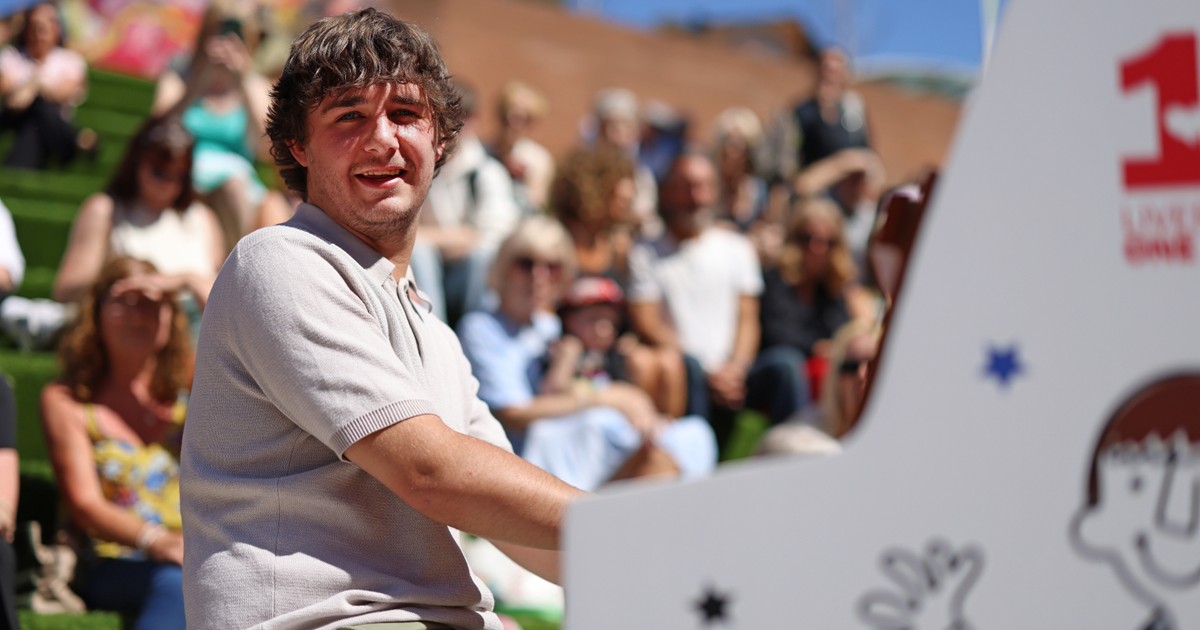 Brad Kella special performance at Liverpool ONE - Liverpool ONE